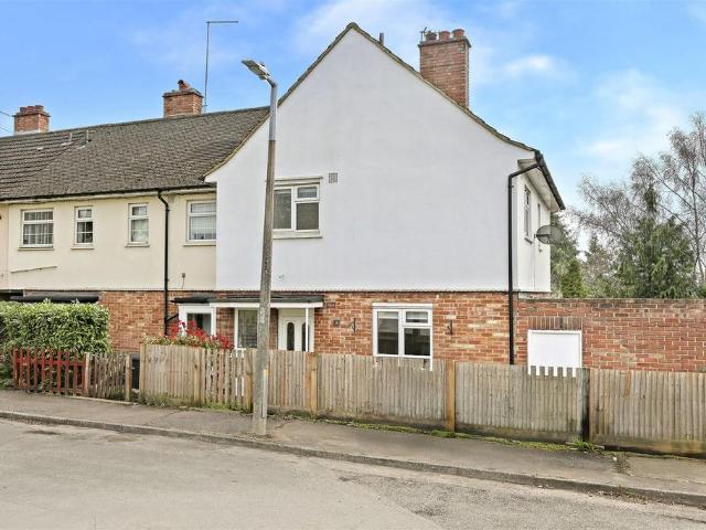 Centre Avenue, Epping 3 bed end of terrace house to rent £2,295 pcm £530 pw