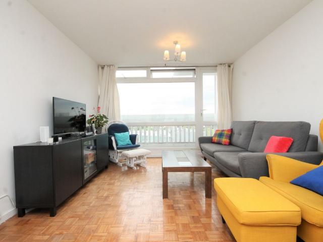 Centre Heights, Finchley Road, Swiss Cottage NW3, 2 bed flat to rent, £3,000 pcm | PrimeLocation