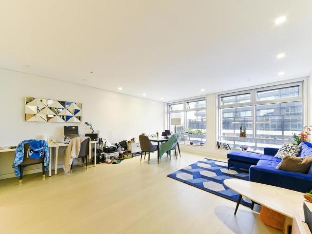 Centre Point, New Oxford Street. 2 bed flat to rent £7,150 pcm £1,650 pw