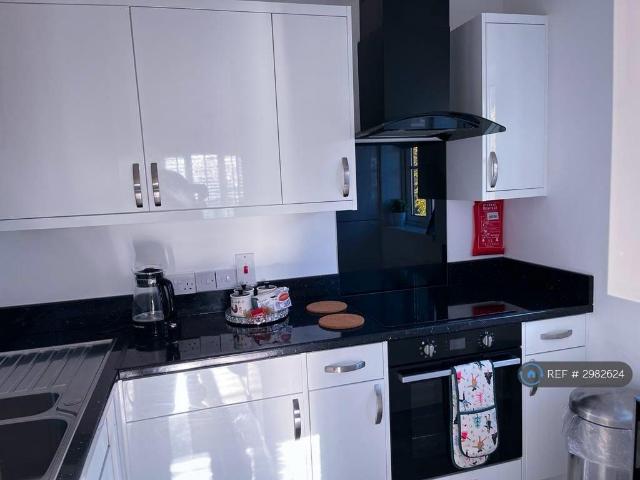 Centre Reach, Southend On Sea, SS2 1 bed flat to rent £1,050 pcm £242 pw