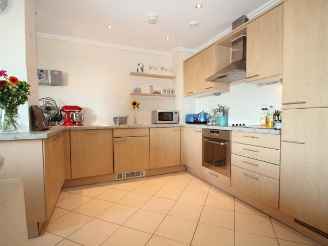 Centrium, Woking GU22 2 bed apartment to rent £1,650 pcm £381 pw