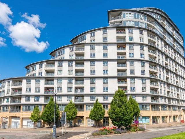 Centrium, Woking GU22 2 bed apartment to rent £1,750 pcm £404 pw