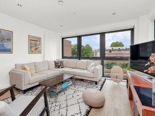 Centric Close, Camden, London 2 bed flat to rent £3,600 pcm £831 pw