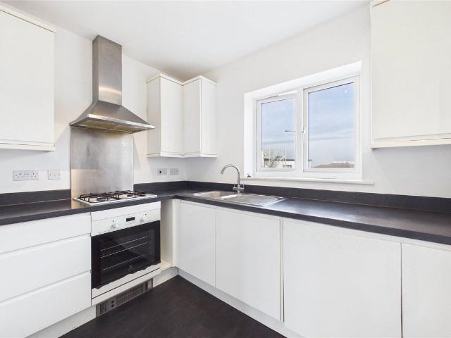 Centrifuge Way, Farnborough, Hampshire GU14, 2 bed flat to rent, £1,350 pcm | PrimeLocation