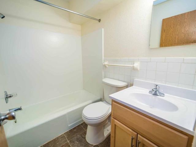 Century Oaks Apartments 1 Bedroom Apartment for Rent at 1213 Gentry Ave N, Maplewood, MN 55128 Maplewood Oakdale