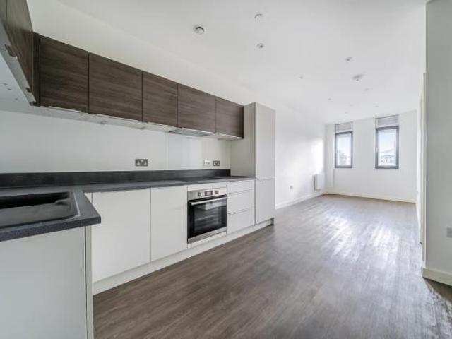 Century Court, Millennium Way, Bracknell RG12, 1 bed flat to rent, £1,195 pcm | PrimeLocation