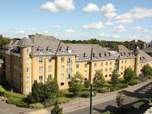 Century Court, Woking GU21, 2 bed flat to rent, £1,500 pcm | PrimeLocation