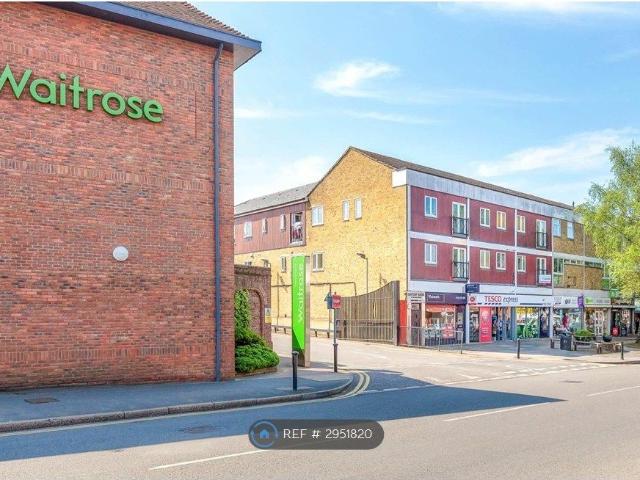Century House, Banstead SM7, 2 bed flat to rent, £1,500 pcm | PrimeLocation