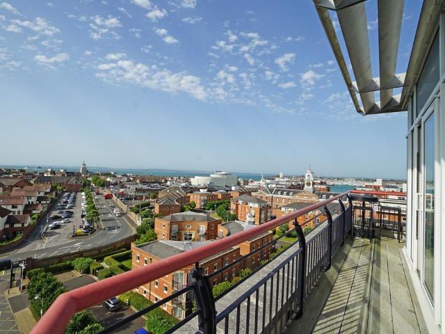 Centurion Court, Portsmouth PO1 2 bed apartment to rent £2,500 pcm £577 pw
