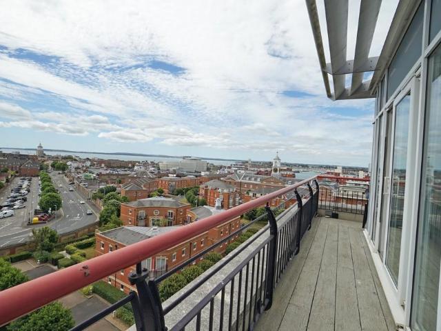Centurion Court, Portsmouth PO1 2 bed apartment to rent £2,500 pcm £577 pw