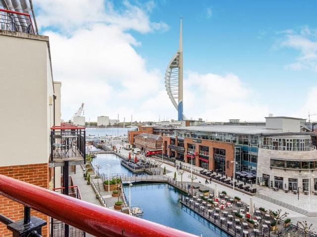 Centurion Court, The Canalside. 2 bed flat to rent £1,800 pcm £415 pw