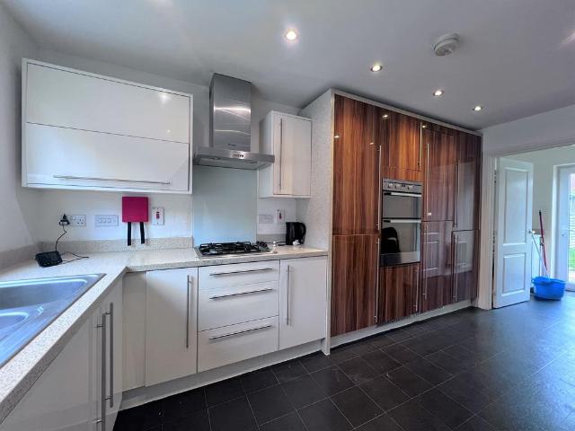 Centurion Crescent. 5 bed detached house to rent £2,166 pcm £500 pw