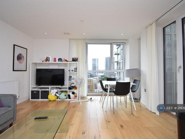 Centurion Tower, London, E16 1 bed flat to rent £1,800 pcm £415 pw