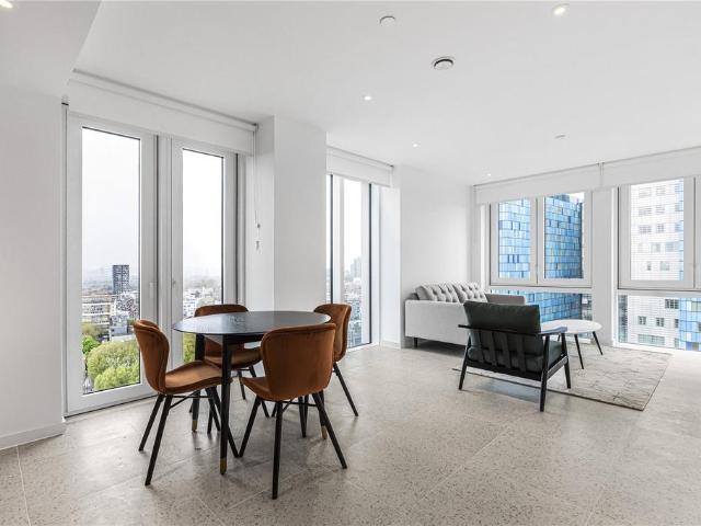 Cendal Crescent, Whitechapel, London, E1 1 bed apartment to rent £2,450 pcm £565 pw