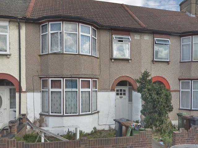 Cecil Avenue, Barking IG11, Studio to rent, £1,100 pcm | PrimeLocation