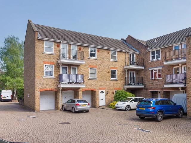 Cedar Terrace, Richmond, Surrey TW9, 1 bed flat to rent, £1,795 pcm | PrimeLocation