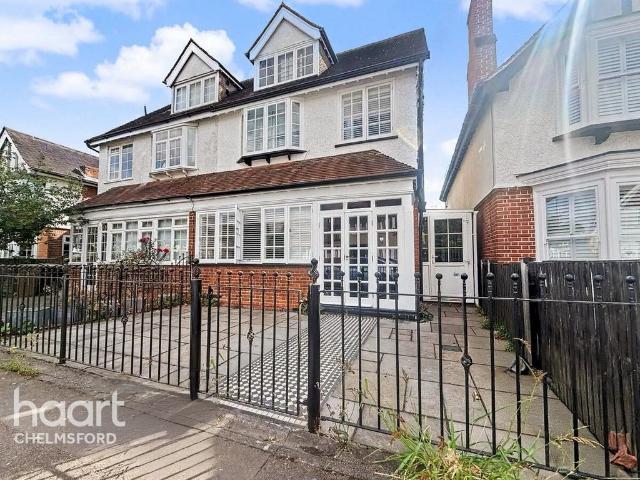 Cedar Avenue, Chelmsford 4 bed semi detached house to rent £2,750 pcm £635 pw