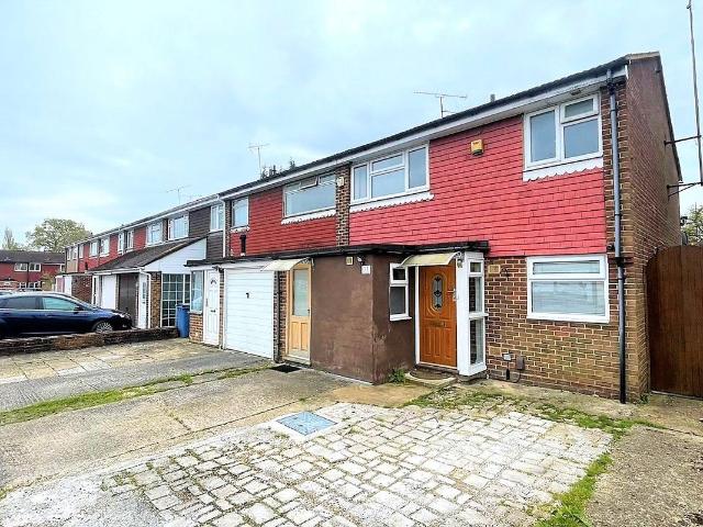 Cedar Avenue, Blackwater, Camberley, Hampshire GU17, 4 bed semi detached house to rent, £2,100 pcm | PrimeLocation