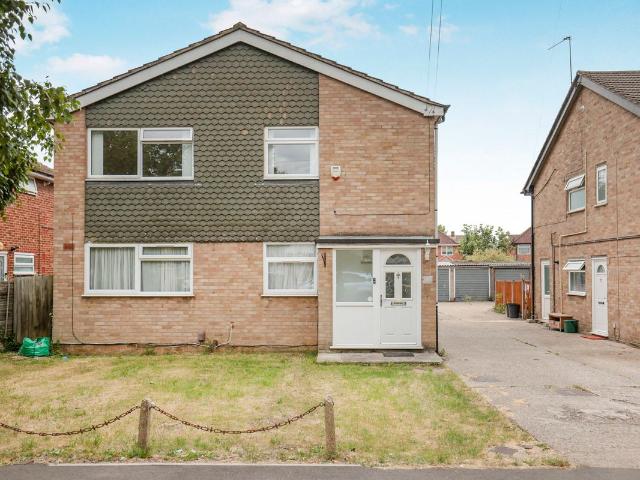 Cedar Avenue, Ruislip HA4, 2 bed flat to rent, £1,750 pcm | PrimeLocation
