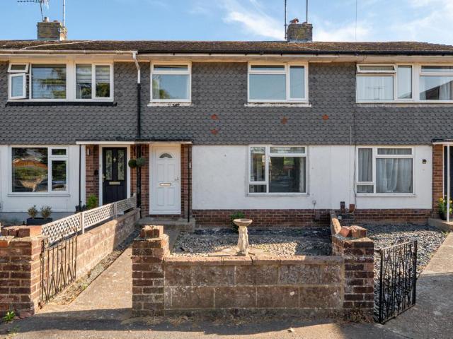 Cedar Avenue, West Sussex BN13 3 bed terraced house to rent £1,595 pcm £368 pw