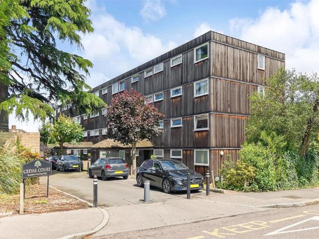Cedar Court, Churchfields, South Wooford 2 bed apartment to rent £1,700 pcm £392 pw