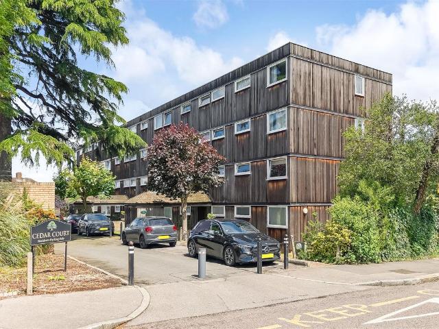 Cedar Court, Churchfields, South Wooford E18, 2 bed flat to rent, £1,700 pcm | PrimeLocation