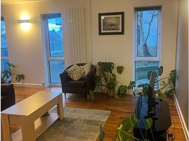 Cedar Court, Prestwich M25, 2 bed flat to rent, £1,300 pcm | PrimeLocation