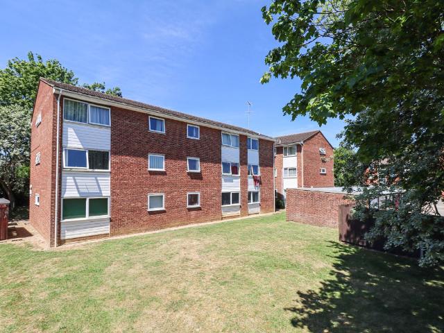 Cedar Court, St. Albans, Hertfordshire AL4, 2 bed flat to rent, £1,500 pcm | PrimeLocation