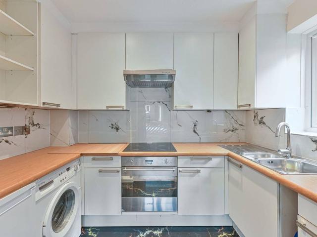 Cedar Close, West Dulwich, London SE21, 1 bed flat to rent, £1,850 pcm | PrimeLocation