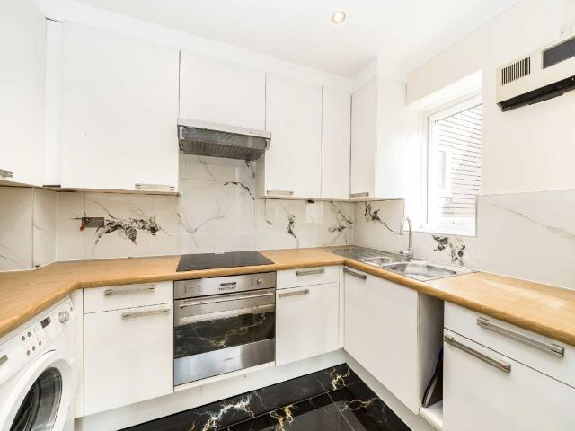 Cedar Close, Dulwich SE21, 1 bed flat to rent, £1,775 pcm | PrimeLocation