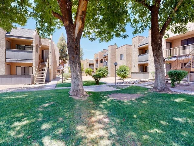 Cedar Creek Condominiums 2 Bedroom Apartment for Rent at 5039 North 57th Avenue, Glendale, AZ 85301