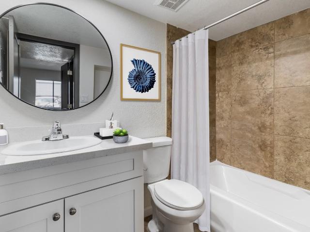 Cedar Creek Condominiums 2 Bedroom Apartment for Rent at 5039 North 57th Avenue, Glendale, AZ 85301
