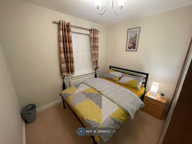 Cedar Crescent, Bushey WD23, Room to rent, £825 pcm | PrimeLocation