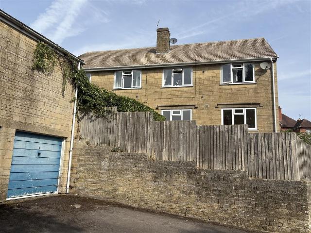 Cedar Drive, Dursley GL11, 2 bed flat to rent, £900 pcm | PrimeLocation
