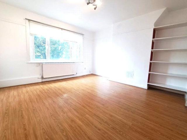 Cedar Grove, Ealing, W5 4AS