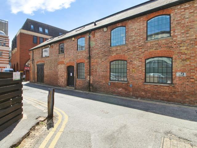 Cedar House, The Parade, High Street, Watford WD17, 2 bed flat to rent, £2,000 pcm | PrimeLocation