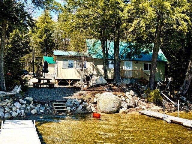 Cedar Lake Rd, T R Nwp, Home For Sale