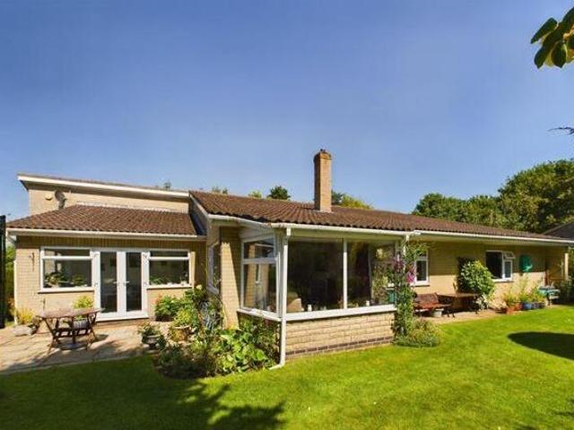 Cedar Lodge, Brinkhill, 3 Bedroom Bungalow