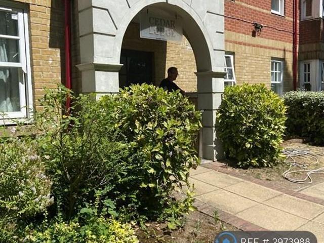 Cedar Lodge, London, NW2 1 bed in a flat share to rent £1,540 pcm £355 pw