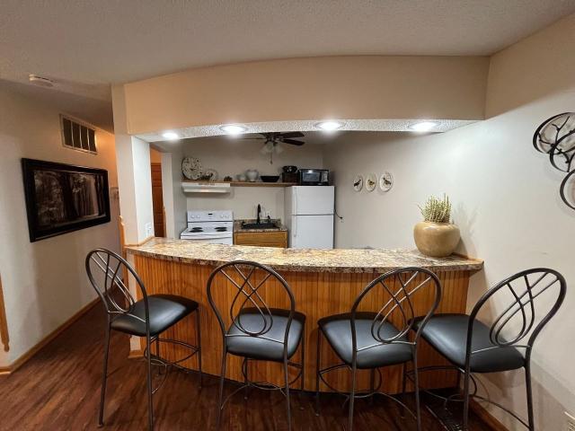 CEDAR RIDGE APARTMENT HOMES 1 Bedroom Apartment for Rent at 10201 Cedar Lake Rd, Minnetonka, MN 55305