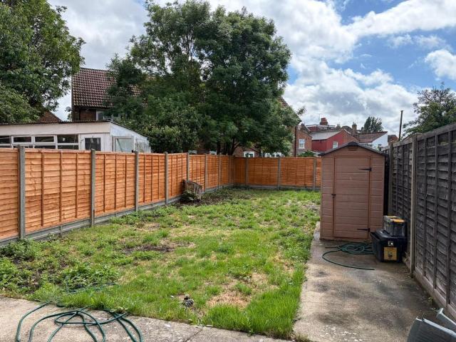 Cedar Road, Cricklewood 3 bed flat to rent £2,500 pcm £577 pw