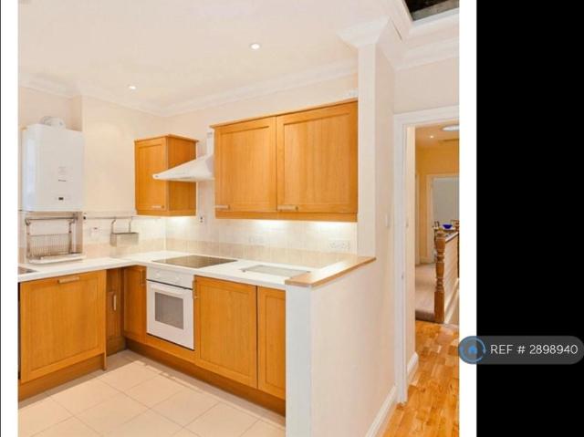 Cedar Road, London, NW2 2 bed flat to rent £1,980 pcm £457 pw