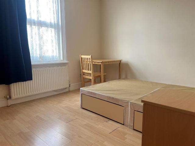 Cedar Road, London NW2, Studio to rent, £1,200 pcm | PrimeLocation