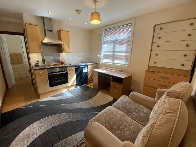 Cedar Road, Southampton SO14, 1 bed flat to rent, £875 pcm | PrimeLocation