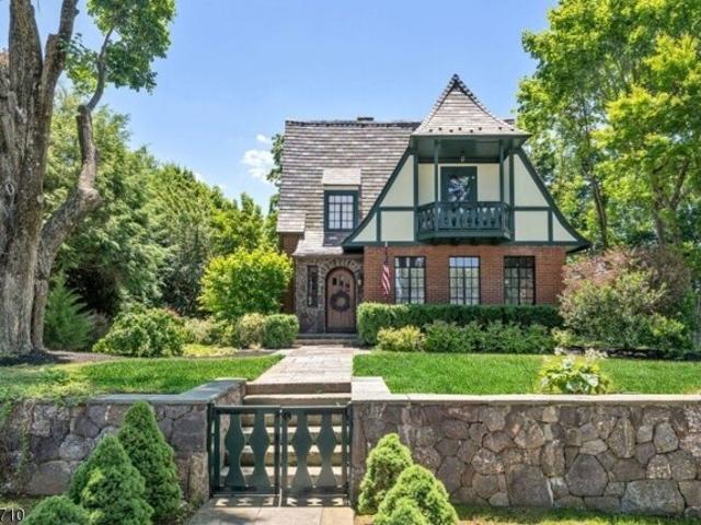 Cedar St, Bernards Twp, Home For Sale