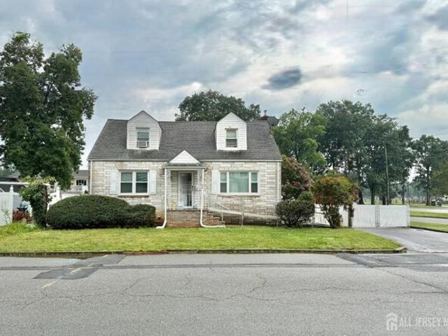 Cedar St, Colonia, Home For Sale