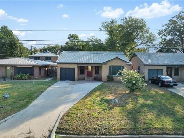 Cedar St, Hearne, Home For Sale