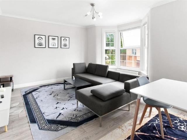 Cedars avenue, Walthamstow E17 2 bed apartment to rent £2,400 pcm £554 pw