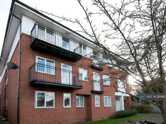 Cedars House, Maidenhead, SL6 2 bed flat to rent £1,520 pcm £351 pw
