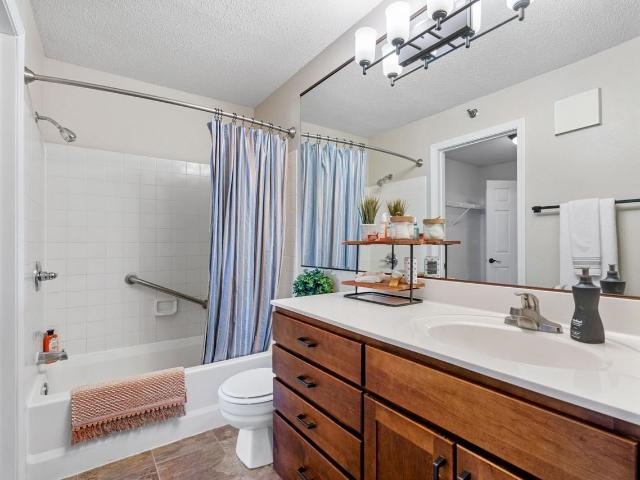 Cedars Lakeside 1 Bedroom Apartment for Rent at 2800 Rustic Pl, Roseville, MN 55117 Roseville